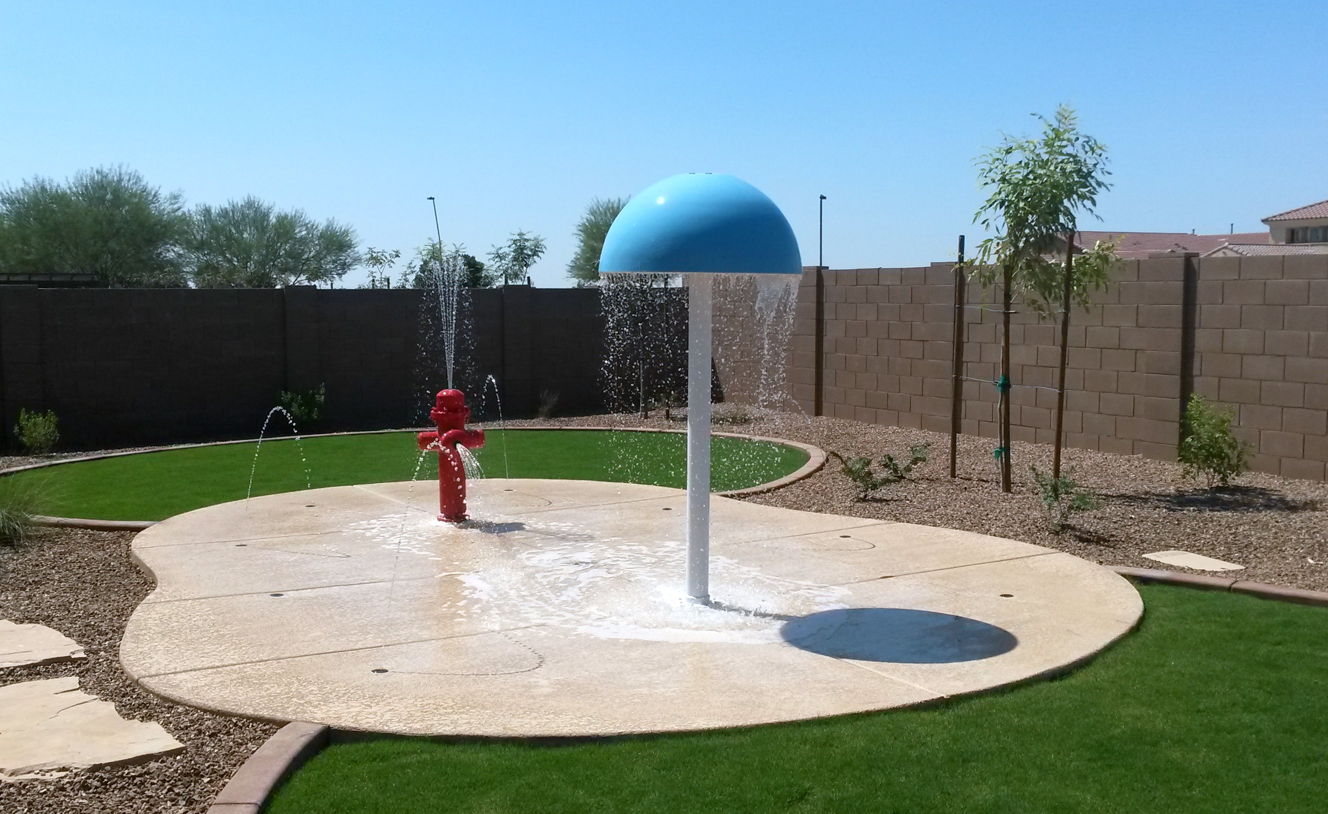 Water Mushroom Splash Pad Feature by Rain Deck (40")